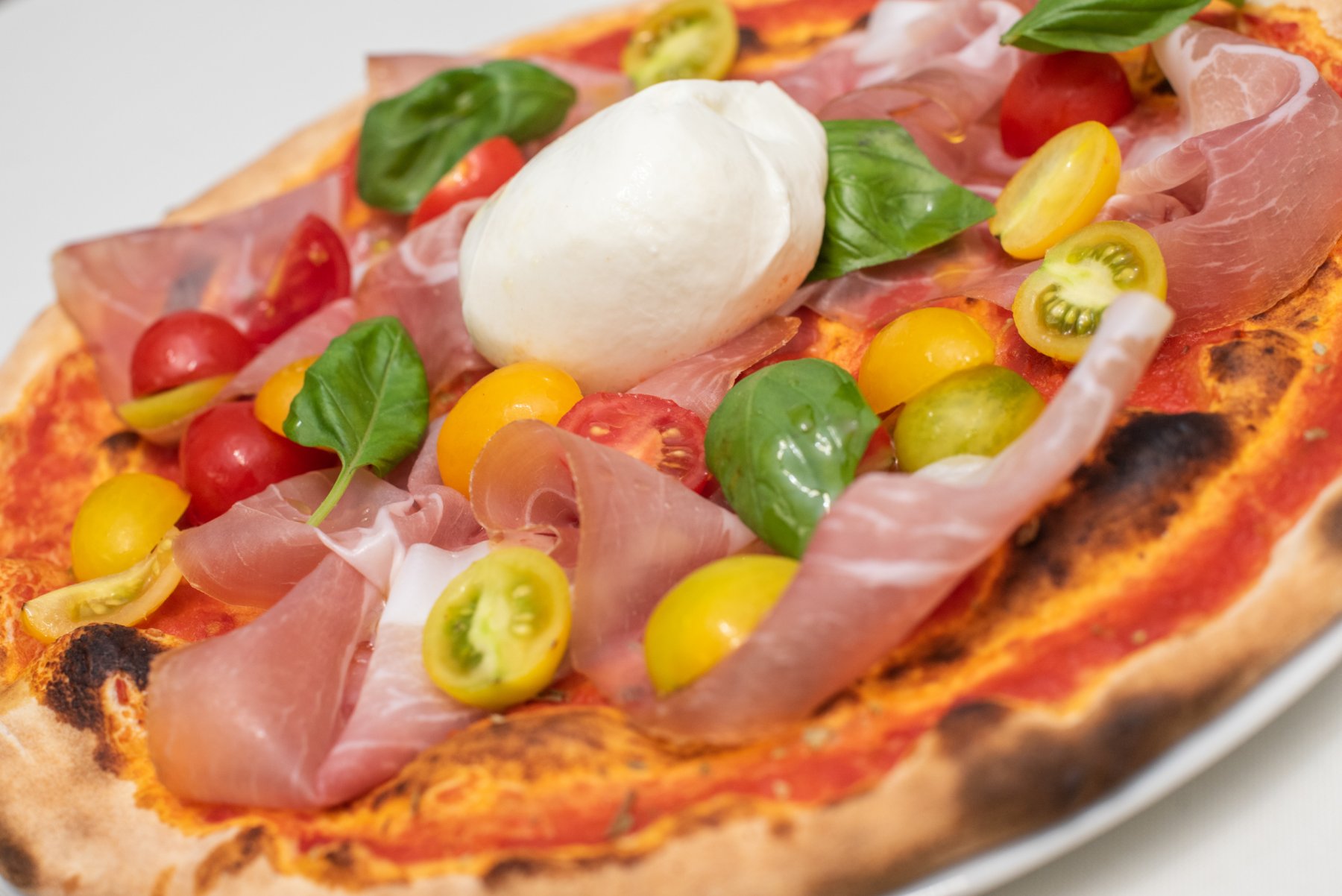 Pizzaliebhaber Kommen Bei Pizzeria Meraner Voll Auf Ihre Kosten Pizzaliebhaber Kommen Bei Pizzeria Meraner Voll Auf Ihre Kosten